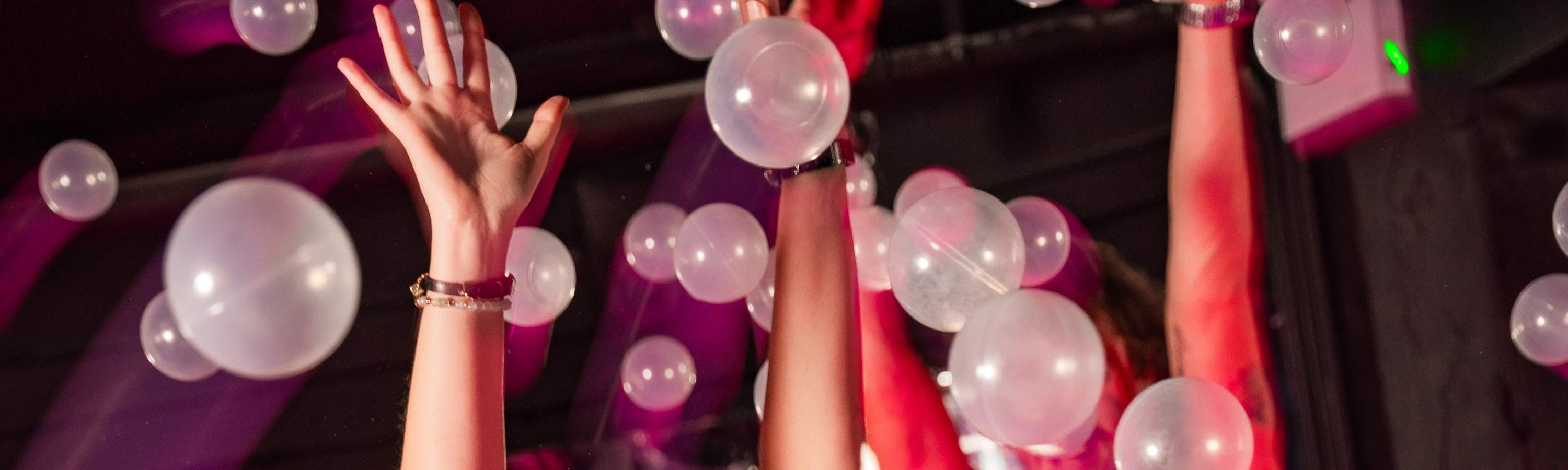 [KLOOK SPECIAL] 90minGlowBall Adult Ball Pit Bar - Klook